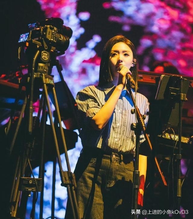 Xu Ziyao is so beautiful in a belly-baring outfit, with cute belly fat ...