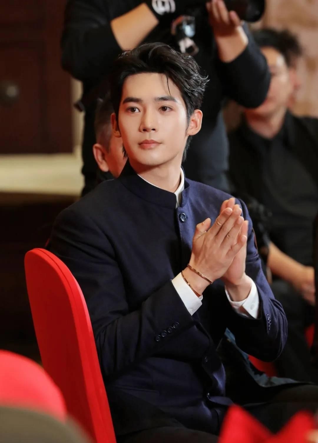 After the cheating scandal, Yu Shi made his first public appearance! An ...