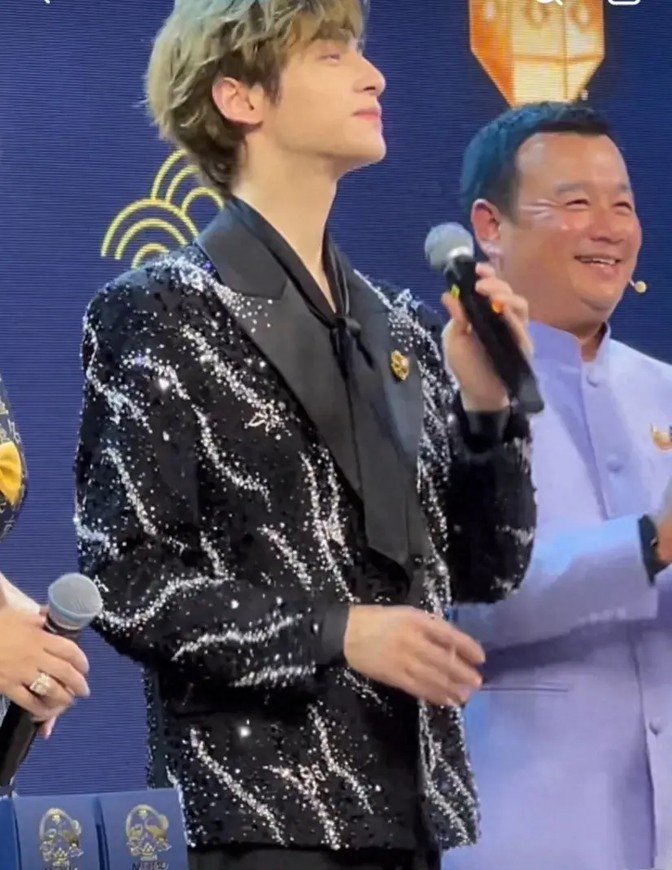 Luo Yunxi showed off his Chinese in Thailand, Mai sang and amazed the audience, and the top ...