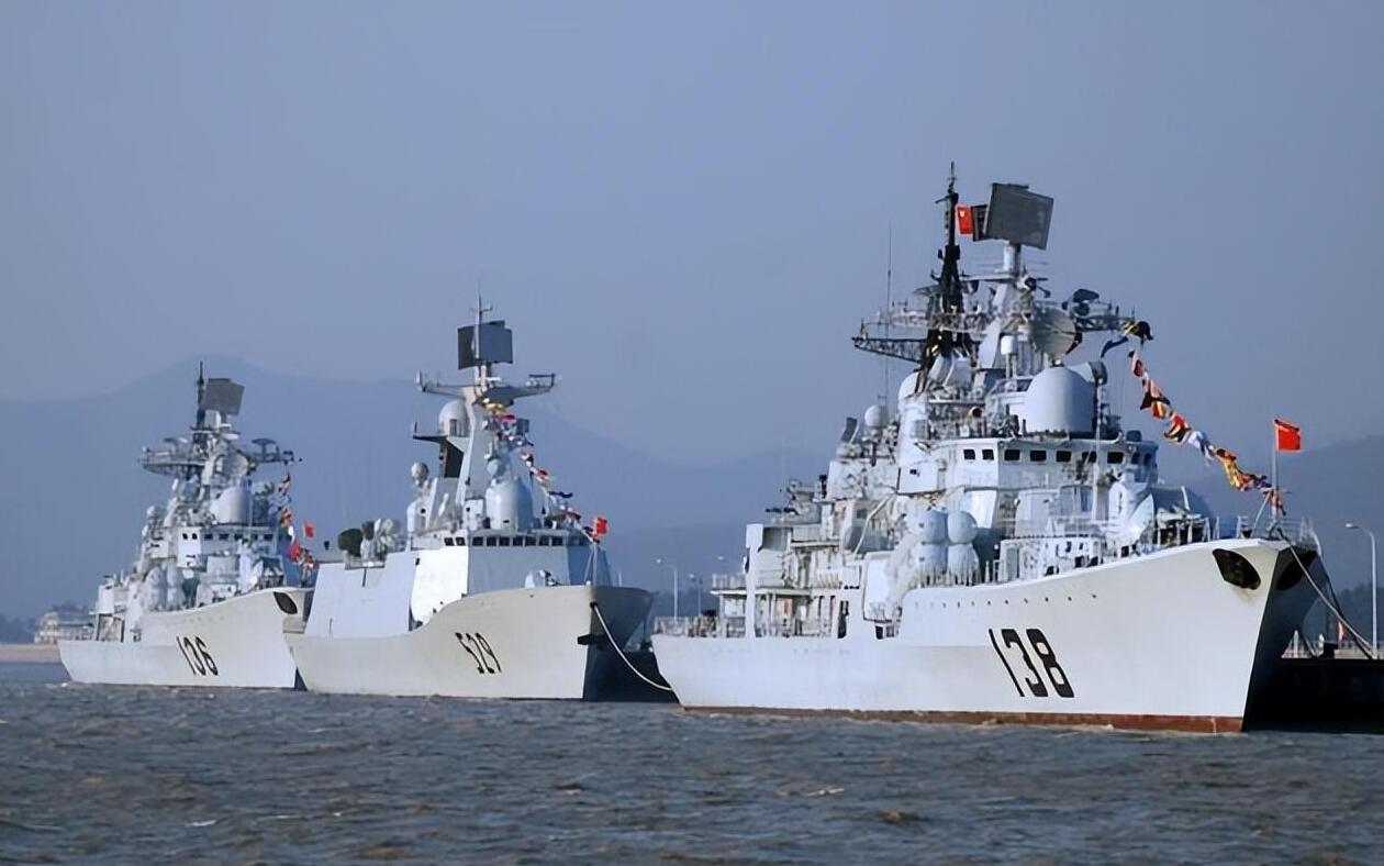 New combat ships join the East China Sea Fleet, making offshore ...