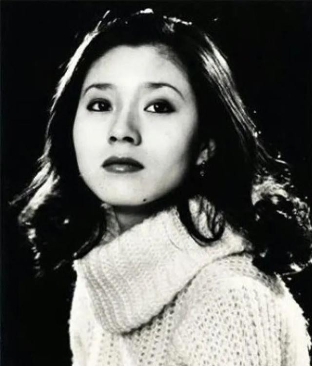 She was once very popular in Hong Kong, more beautiful than Michelle ...