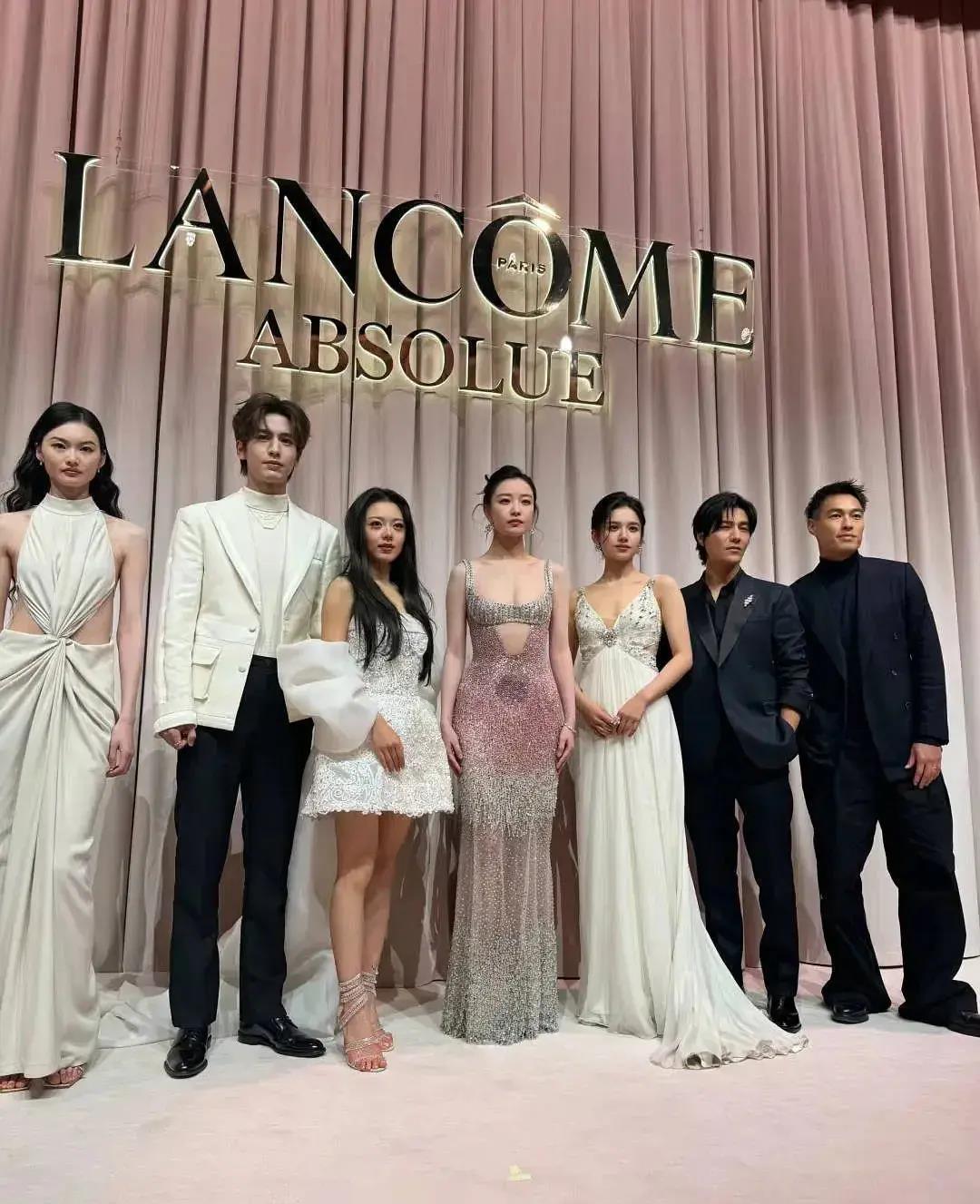 On this night in Shanghai, Zhao Jinmai, Zhang Jingyi and Li Landi, it ...