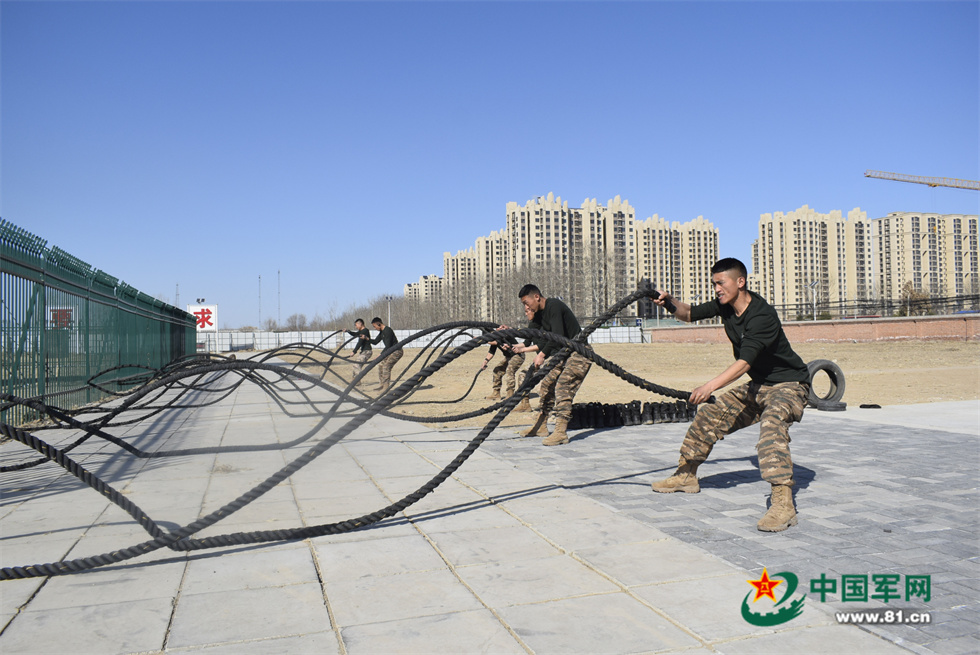 Climbing, passing level ladders, shooting with small weapons, watching ...