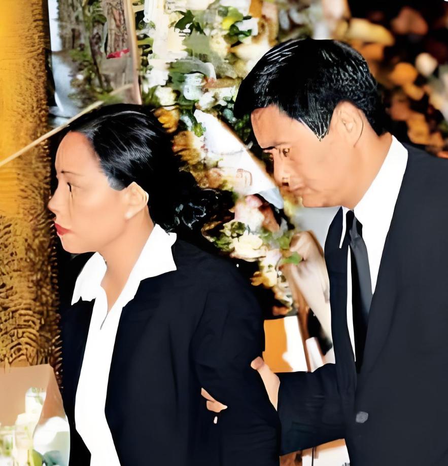 Chow Yun-fat and his wife attend the funeral! Miao Qiaowei, Zheng ...