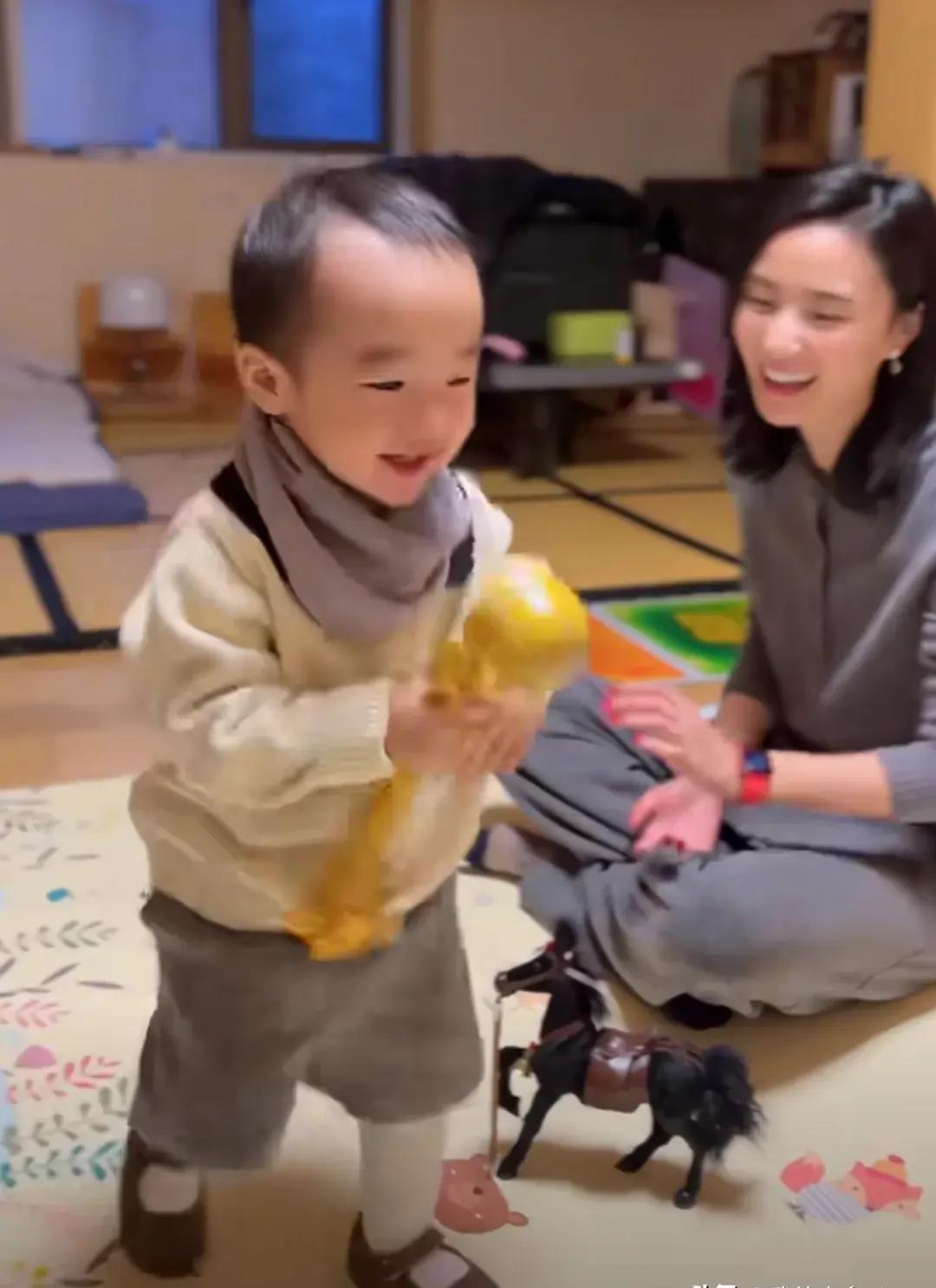 Haiha Jinxi cooks Laba porridge for her daughter. The 2-year-old Xiao ...