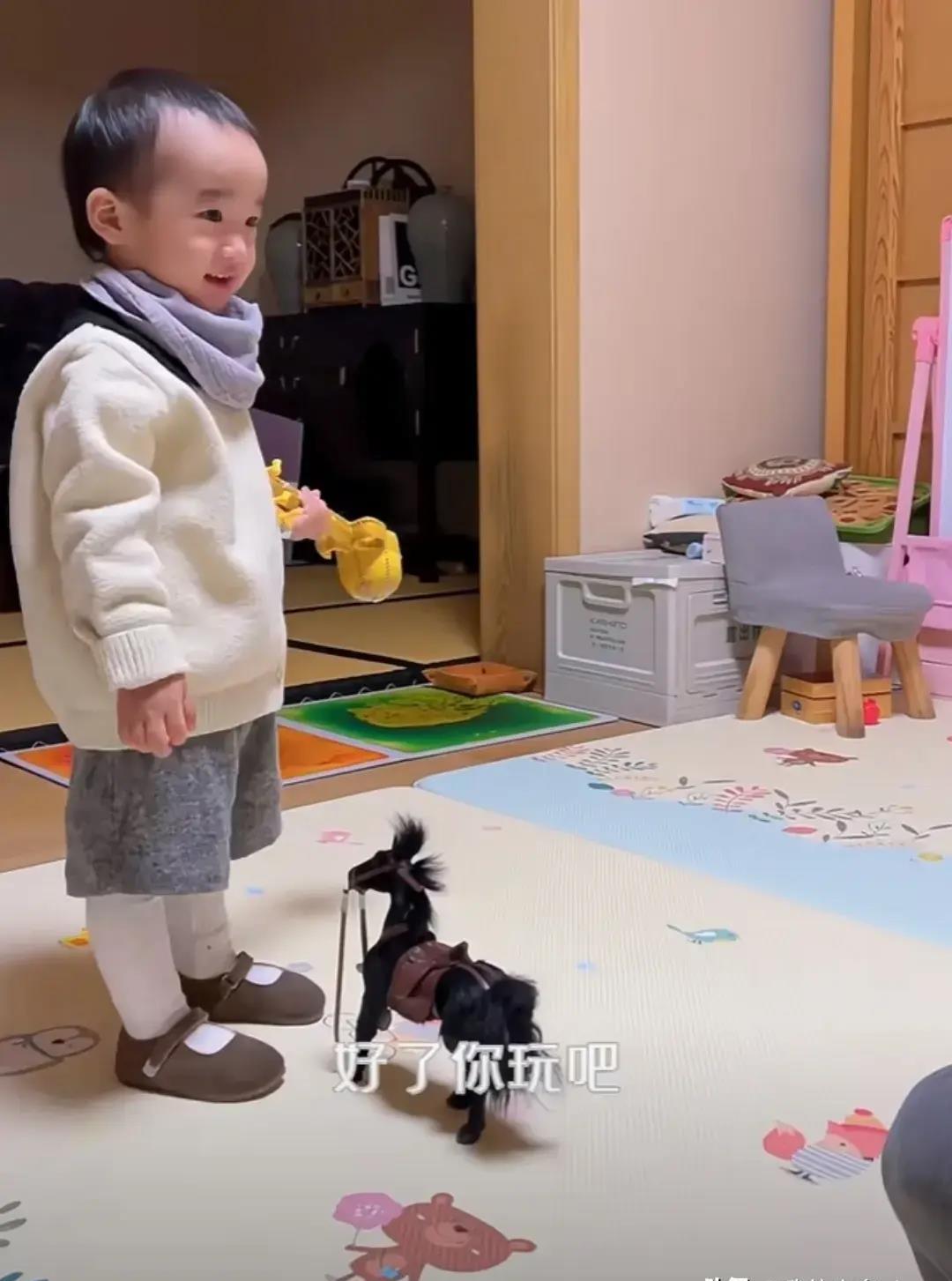 Haiha Jinxi cooks Laba porridge for her daughter. The 2-year-old Xiao ...