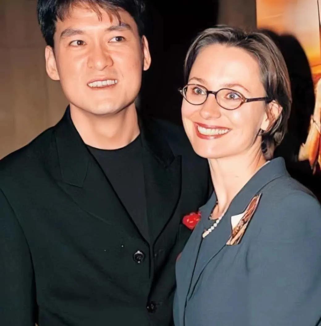 Recent photos of 63-year-old Stephen Chow's wife leaked out. She is the same age as Chow Wakin ...