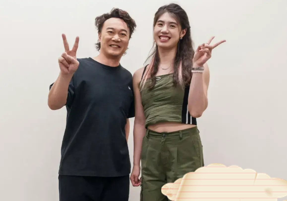 Pan Zhanle and Zhang Yufei watched Eason Chan's concert, took photos and interacted with each ...