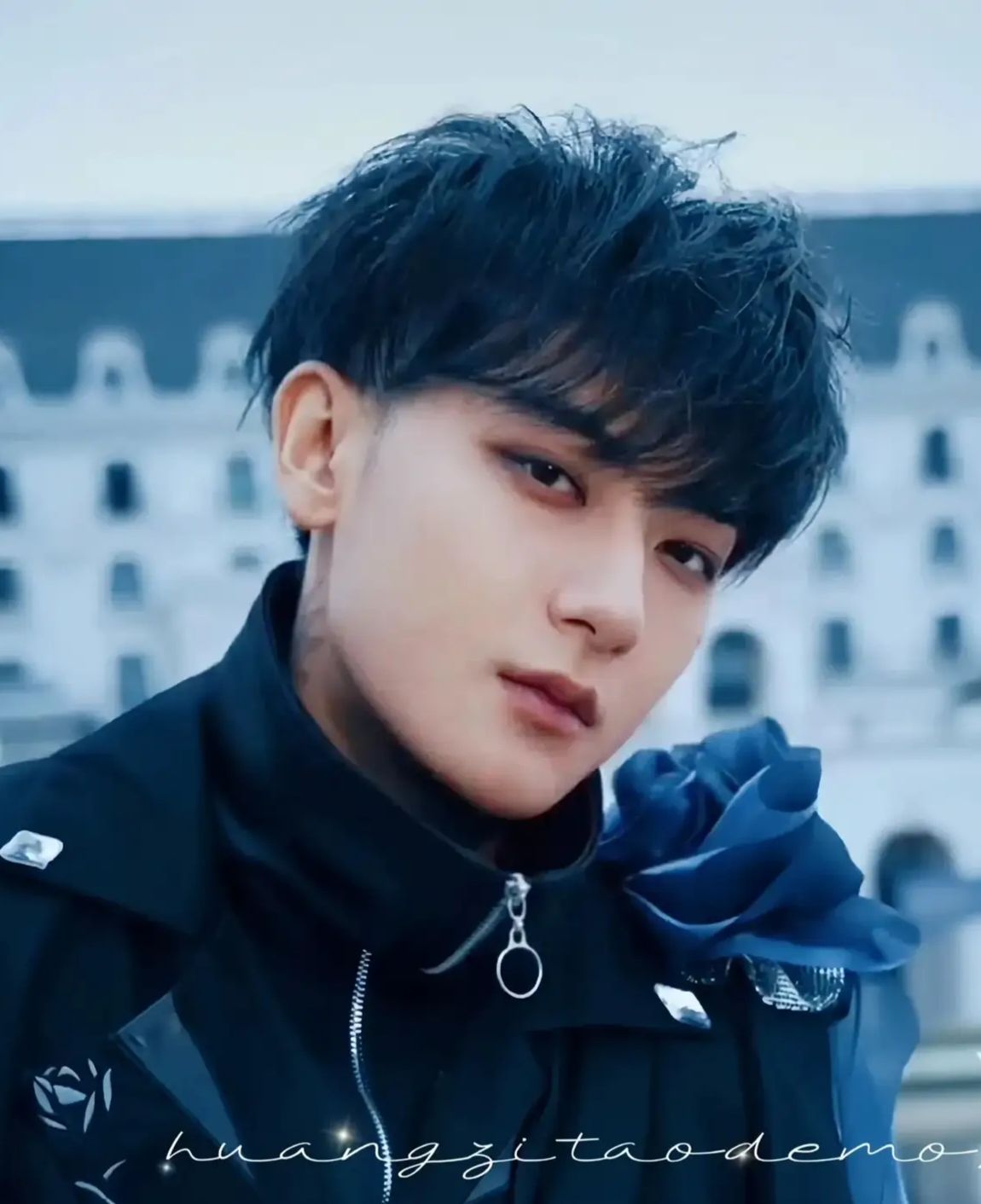 Love and Self under the Starlight: The Emotional Balance in Huang Zitao ...