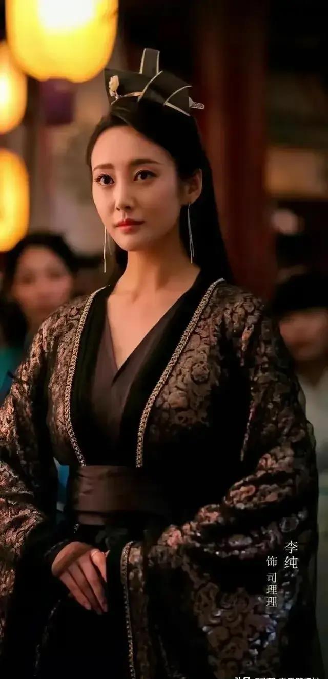 Li Chun: Sexy, charming, full of femininity, charming to the core! - iMedia