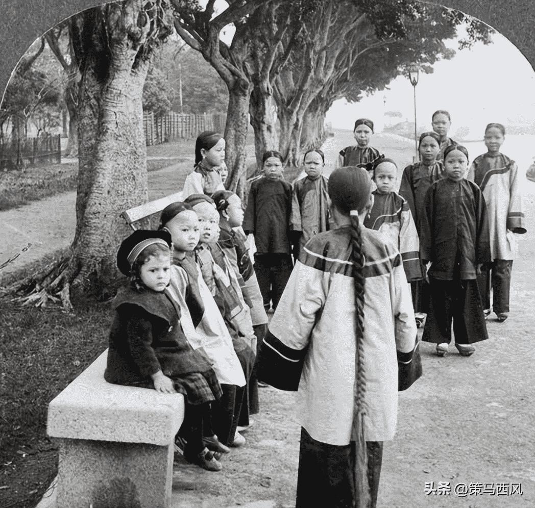 Old photos of World War II: Female collaborators in the German-occupied ...