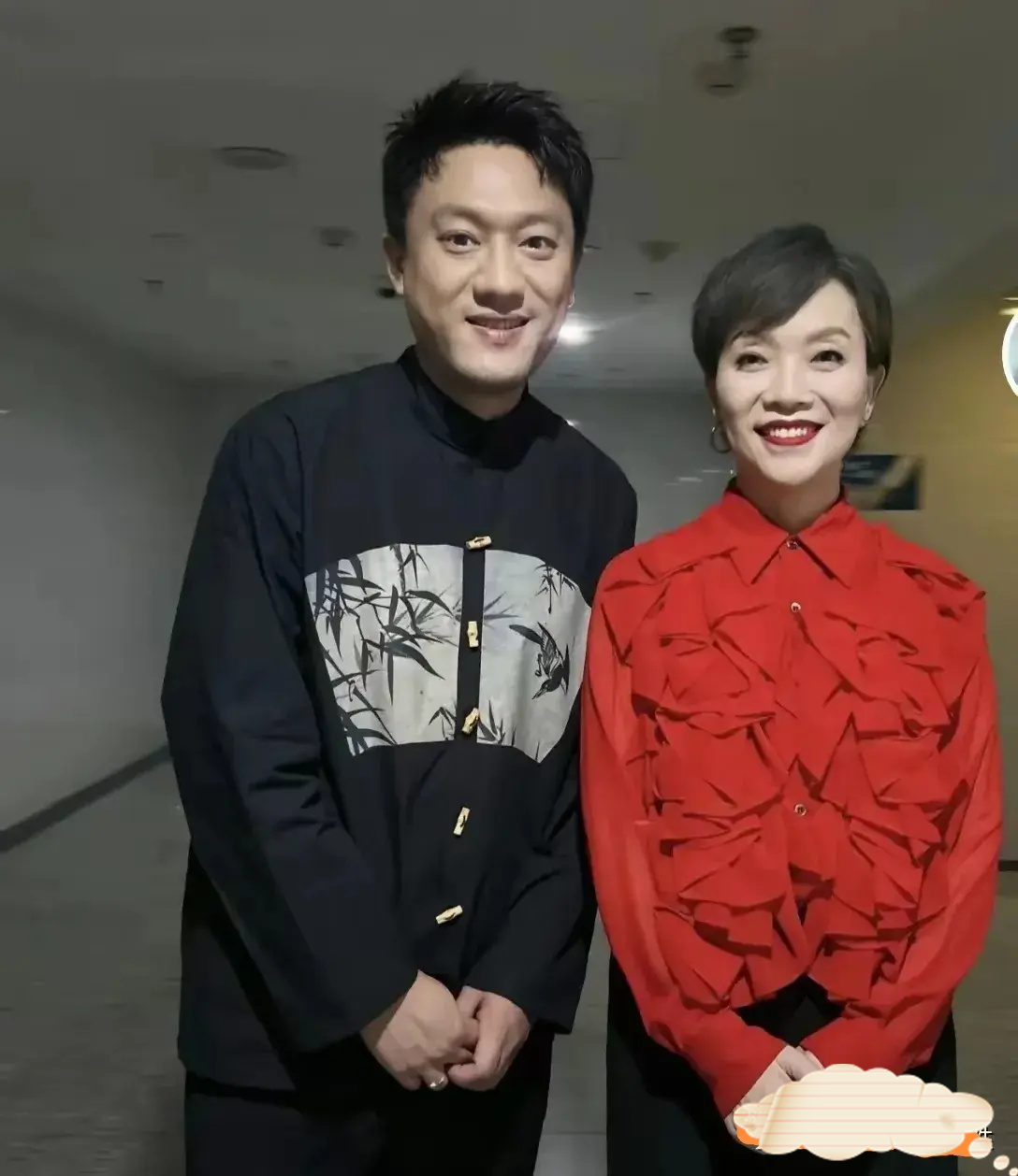 Erbing Lige took photos with various celebrities during his trip to ...