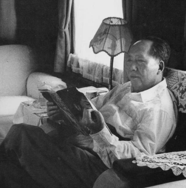 In 1959, Feng Yaosong fell in love with a beautiful actress. Mao Zedong ...