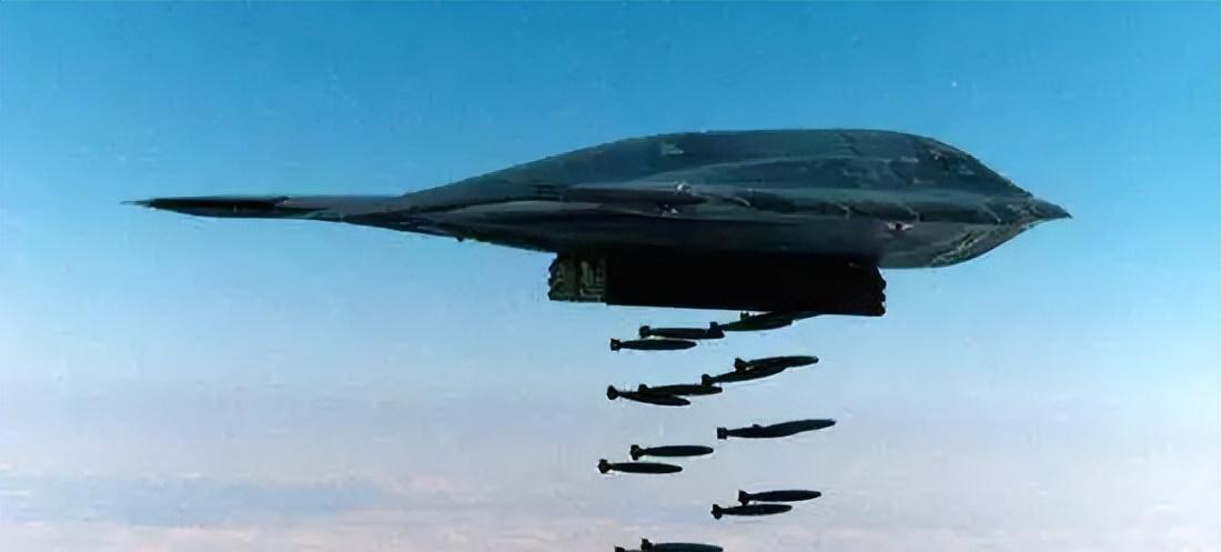 The B2 bomber traveled 55,000 kilometers. In addition to its strong ...