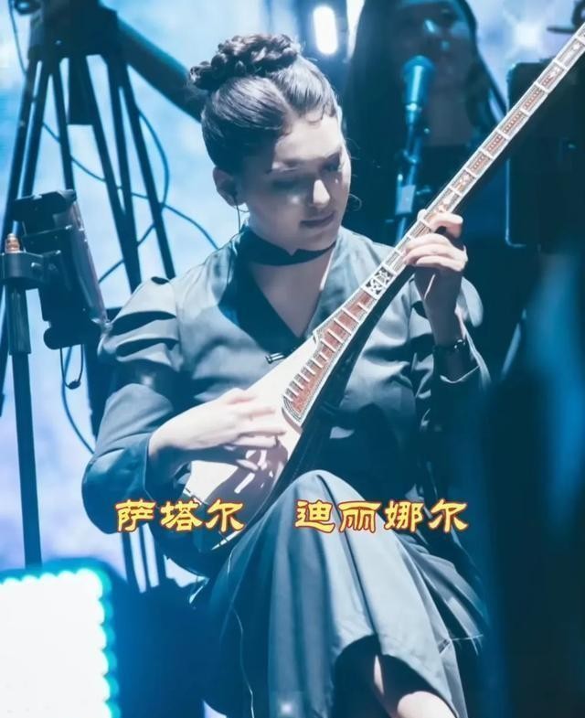 A group photo of Daolang's band at his Chengdu concert. Daolang's pants ...