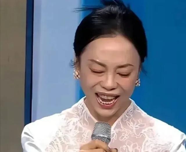 79-year-old Li Guyi rarely appears in public. She is skinny and appears ...