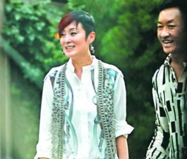 54-year-old Zhang Min: She was exclusively favored by Hong Kong tycoon ...