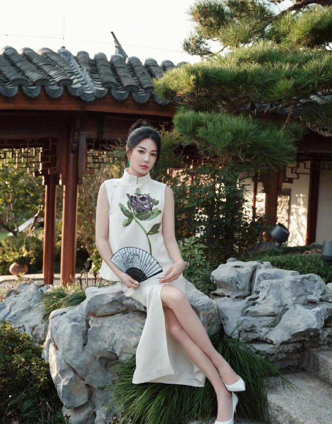 Zhang Yuqi's contemporary beauty is bursting with aura! Sudden pause at ...