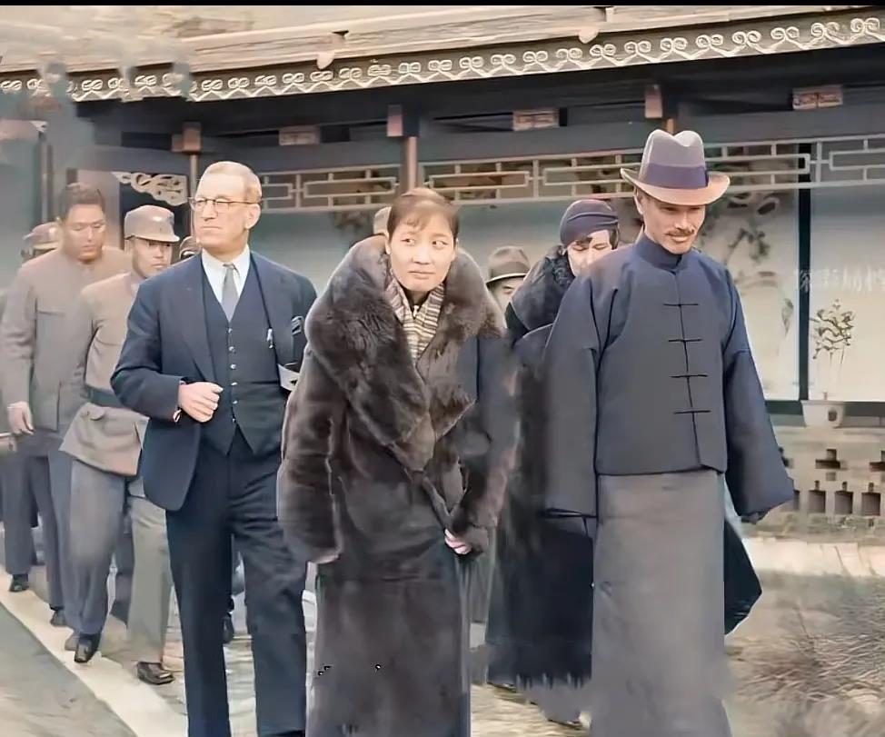 What a rare picture. It was nearly 100 years old. It feels very novel ...