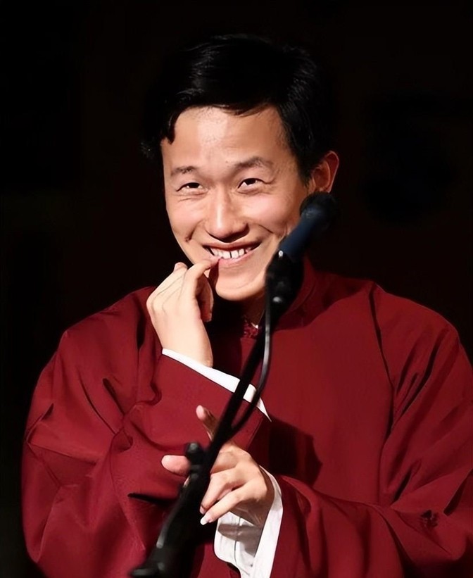 No one cared about his street performance, but his short video became a hit. The road to success ...