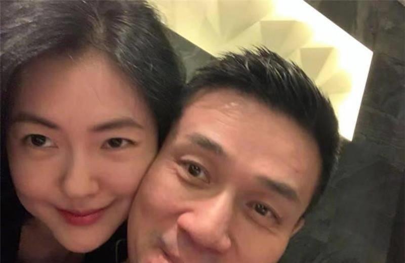 Dee Hsu posted a post to support her husband, and the two of them took ...