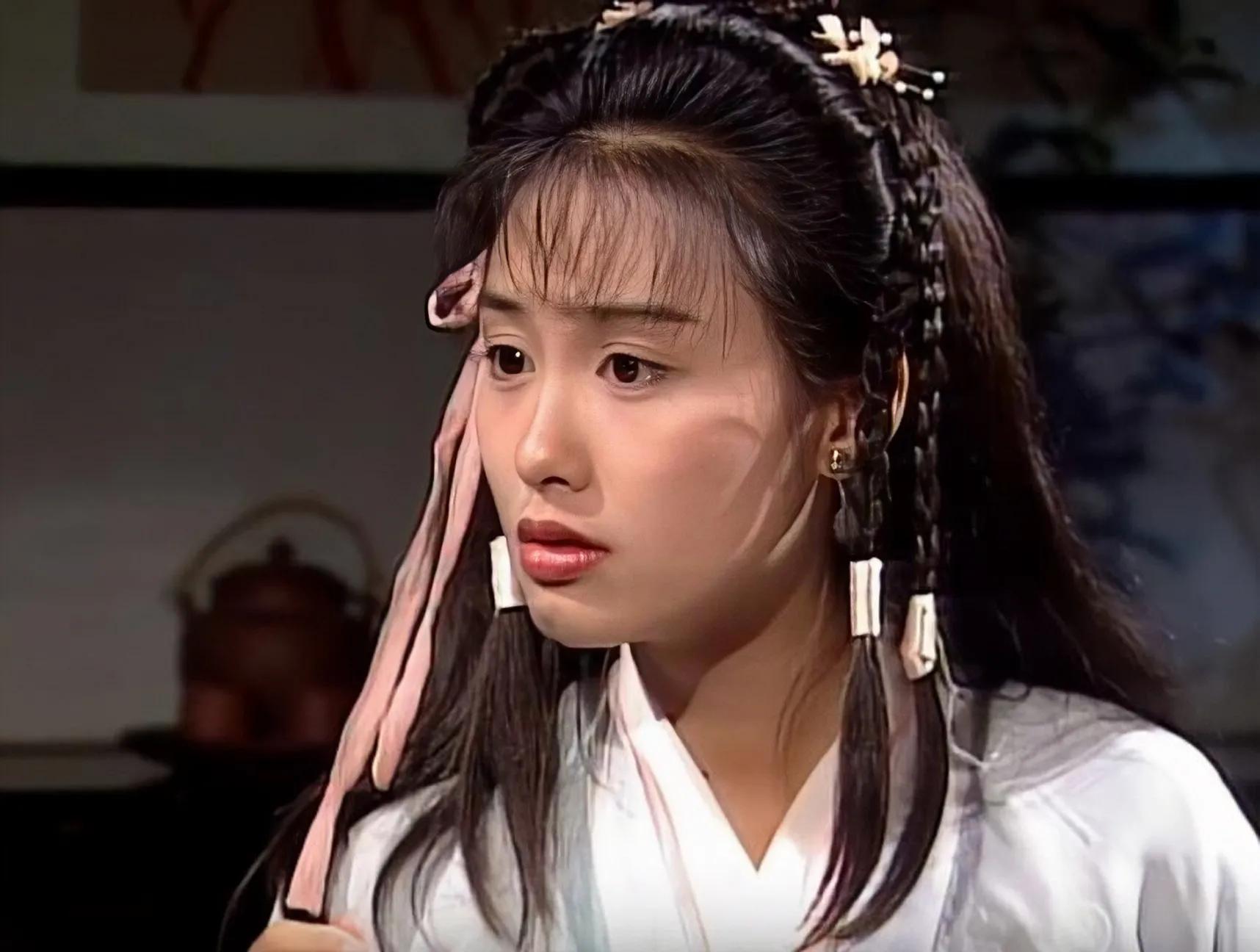 Athena Chu: I must be the most beautiful Huang Rong. As for the busty ...