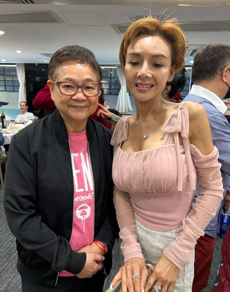 57-year-old Ye Zimei celebrates birthday with her boyfriend "Huang Rong ...