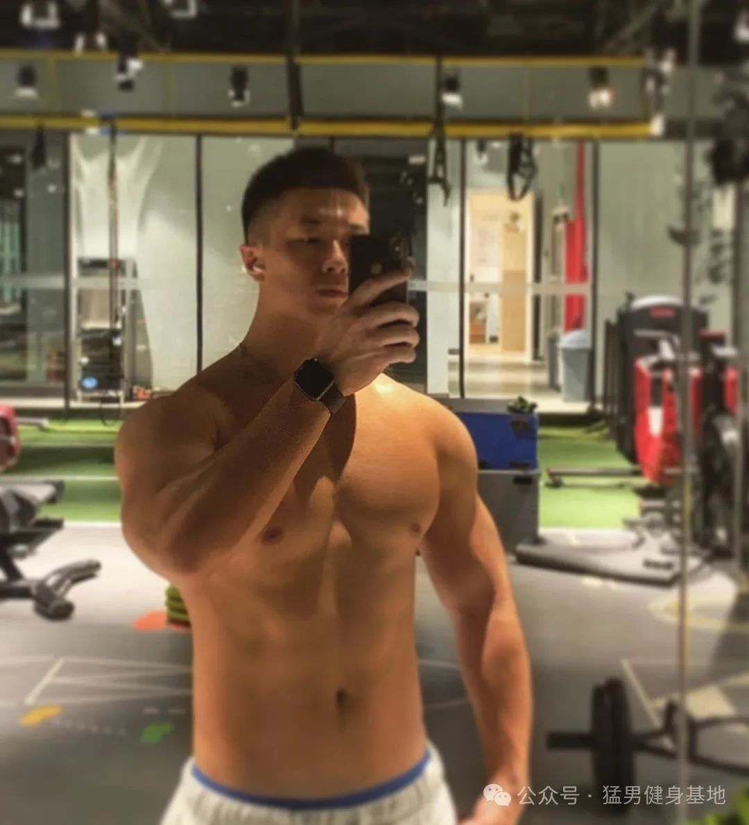 Gary: The ultimate display of mature charm, sunny and handsome under a ...