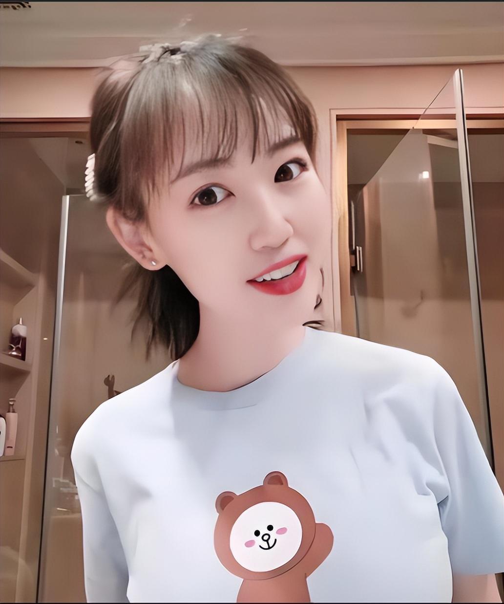 Ma Rong has been living abroad for 7 years. She spends a lot of time ...