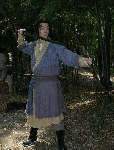 When people reach middle age, they look at the young Huang Rong again ...