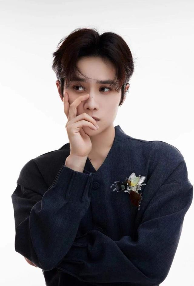 Fu Xinbo "abused" Li Zefeng online: I laughed so hard that I knelt down ...