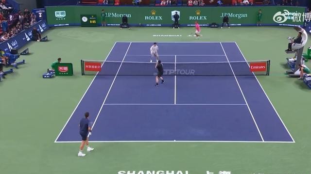 Smart! Federer and Eason Chan hit Fan Zhendong in the back, and he got ...
