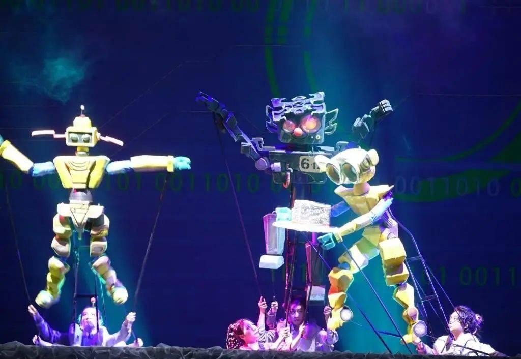 The large-scale musical puppet show "Who is the Champion" premiered ...