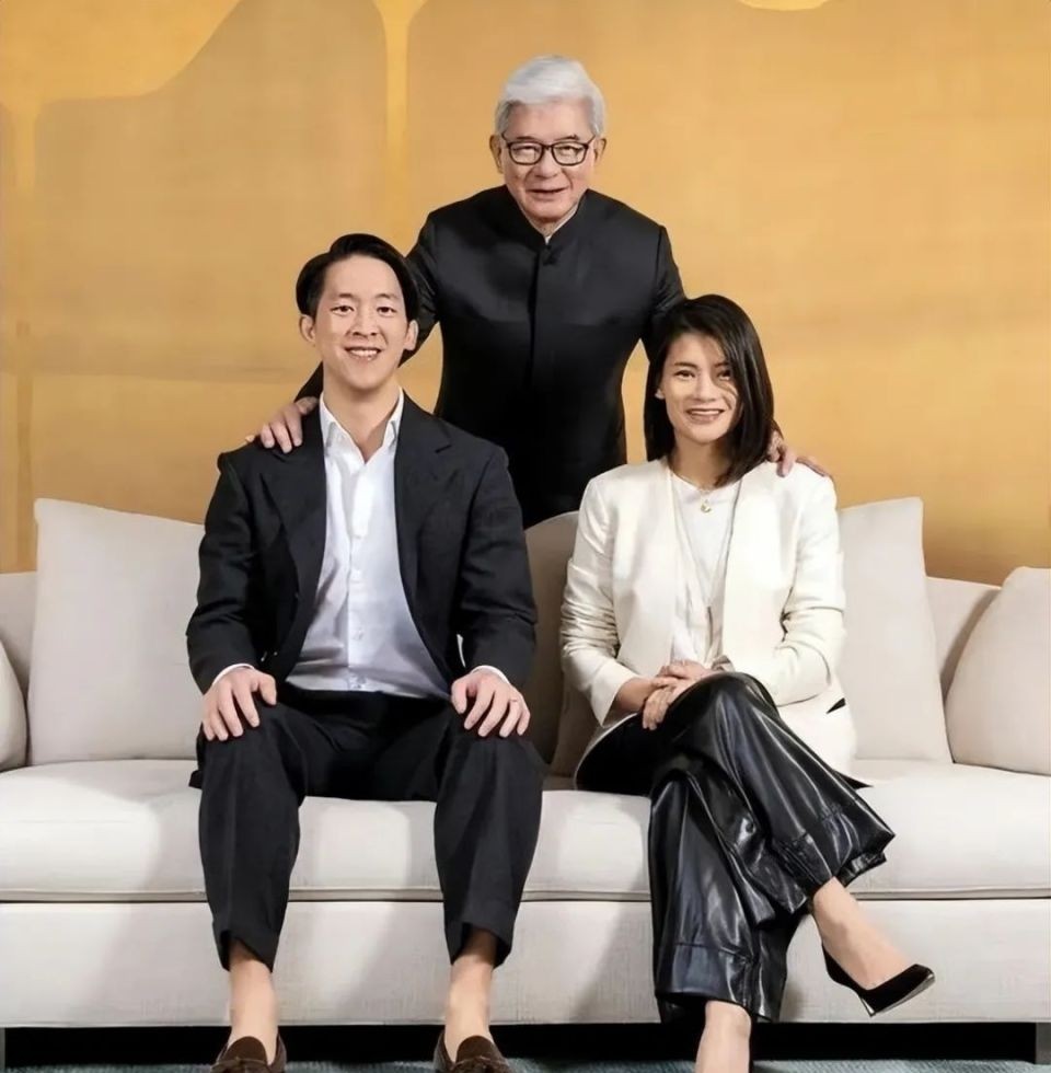 After seeing the group photo of Guo Jingjing's family and Zhu Lingling ...