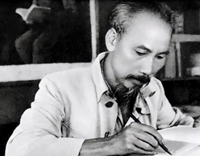 In 1956, Hong Shui came to Beijing to visit Chen Jiange before his ...