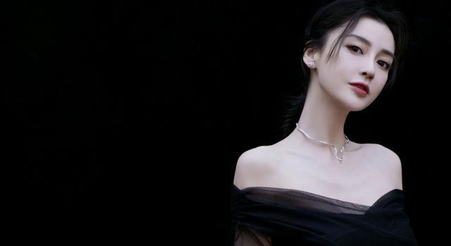 Singer Hu Yue: Married Lu Jianmin, gave up her career for love, and ...
