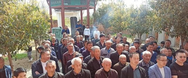 The Wu family gathered in Wuji Village, Dengzhou, to participate in the ...