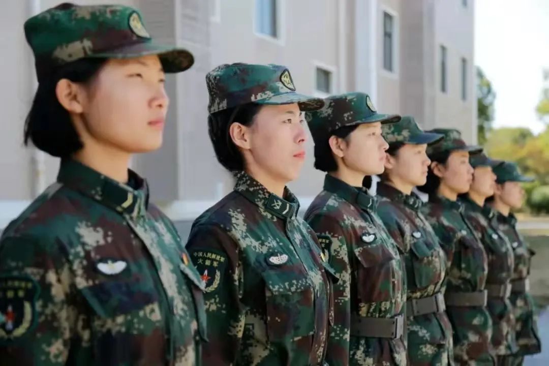 The hard-core missile female soldier beside me - iNEWS