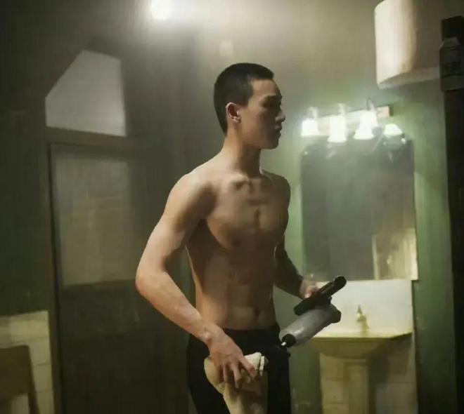 Sweet pea in clothes, tough guy in undress - iMedia