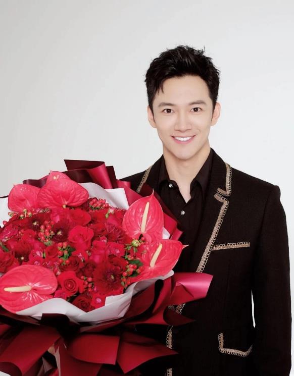 Zhang Tao, the most handsome host of CCTV: In addition to good looks ...