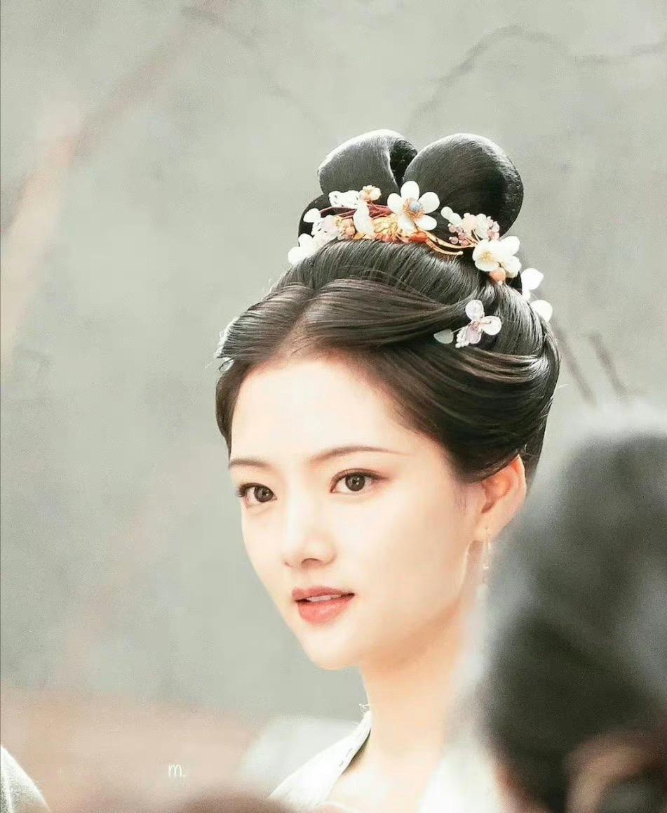 After playing "Yu Gu Yao" and "Jin Xiu An Ning", the 24-year-old Ren ...