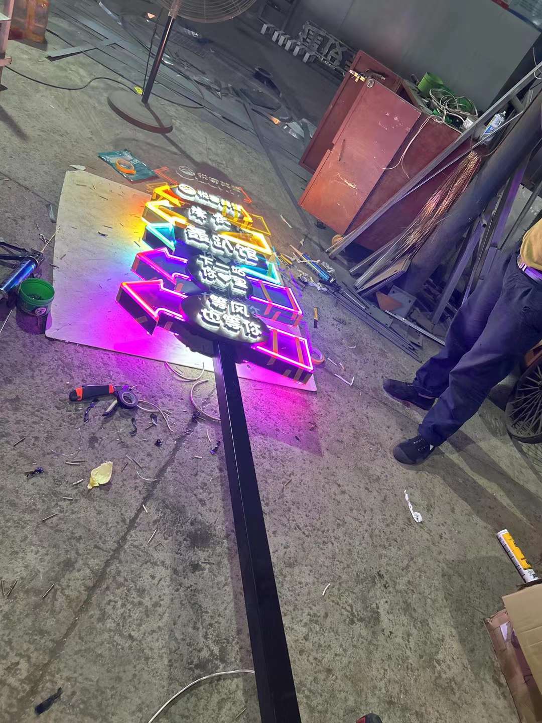 Illuminated signage and guide board production - iMedia