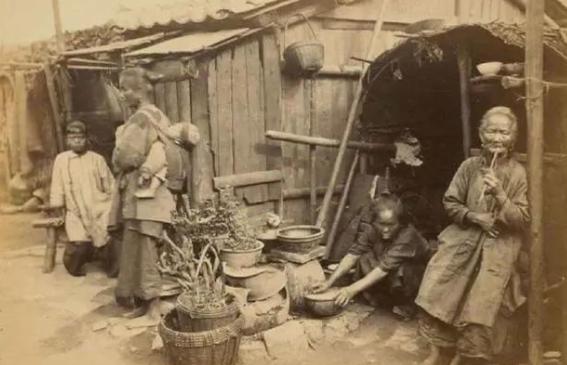 Old photos of World War II: Female collaborators in the German-occupied ...
