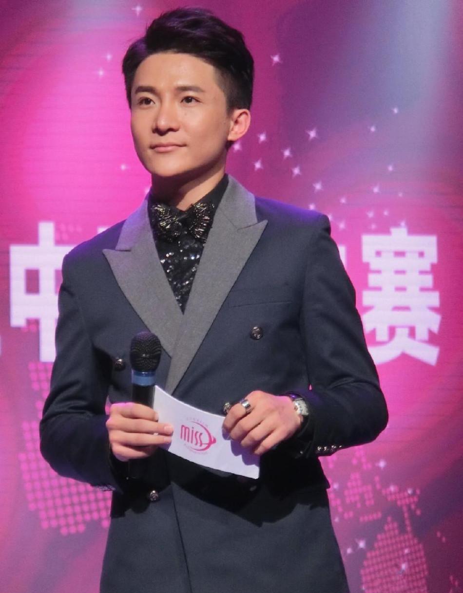 He was once the "most handsome host" of CCTV, but he had a great future ...