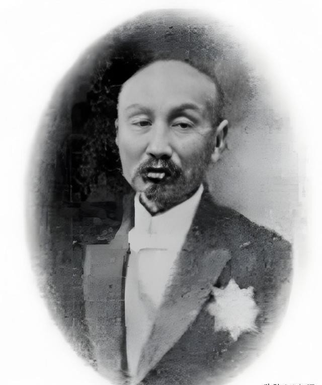 Under the pressure of two strong powers, the government was powerless ...