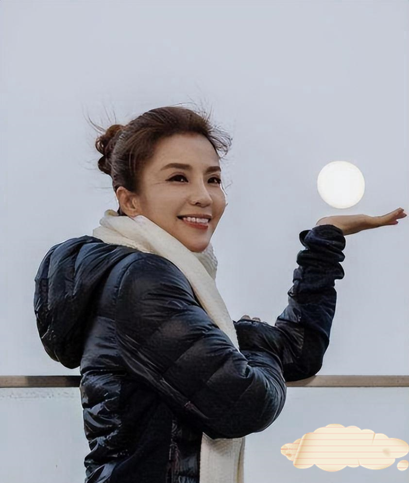 CCTV host Zhu Xun: Life will end, why not be bolder - iMedia