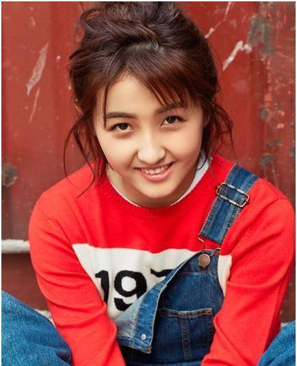 Hong Kong popular actress Shiga Lin is nine months pregnant. She showed ...