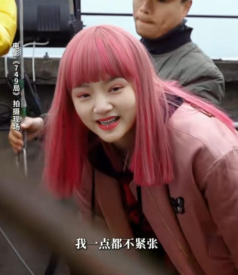 Really risking her life! Ren Min did a handstand on the 39th floor ...