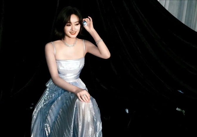 200 billion live broadcast war! 36-year-old Ying Bao collides with 38 ...