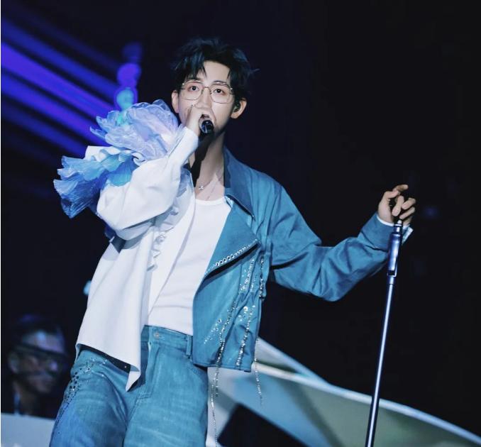 Let's meet at Hu Xia's Shanghai concert on March 1st to reminisce about ...